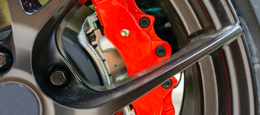 Hva koster service på bil? Pris i 2025